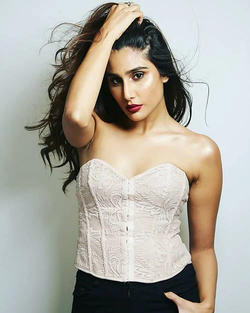 31 hot photos of Nikhita Chopra - actress from Ullu App's web series Khul Ja Sim Sim. - SpideyPosts