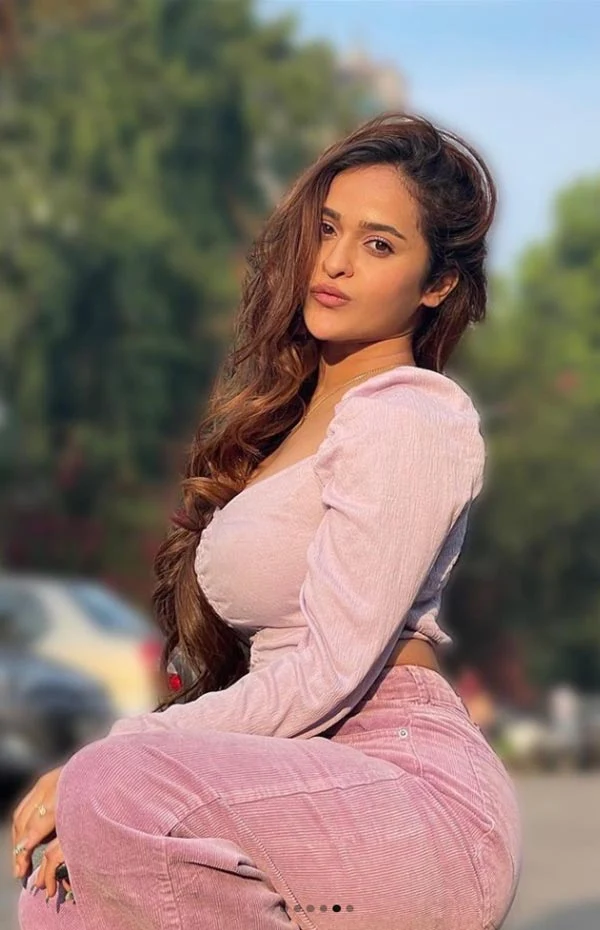 30 beautiful hot photos of Prajakta Dusane - wiki bio, web series, videos, Instagram. - SpideyPosts