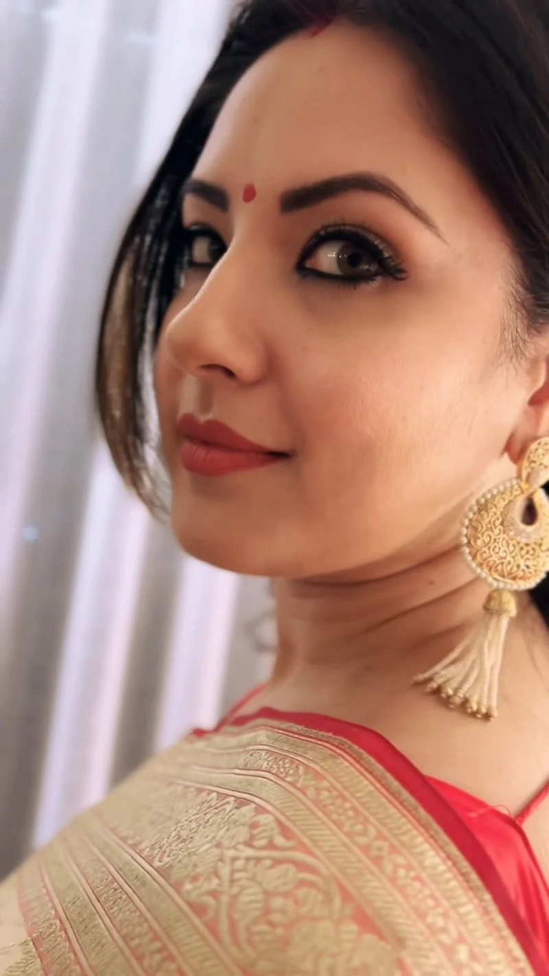 Puja Banerjee in red saree with cleavage baring golden blouse looks ...