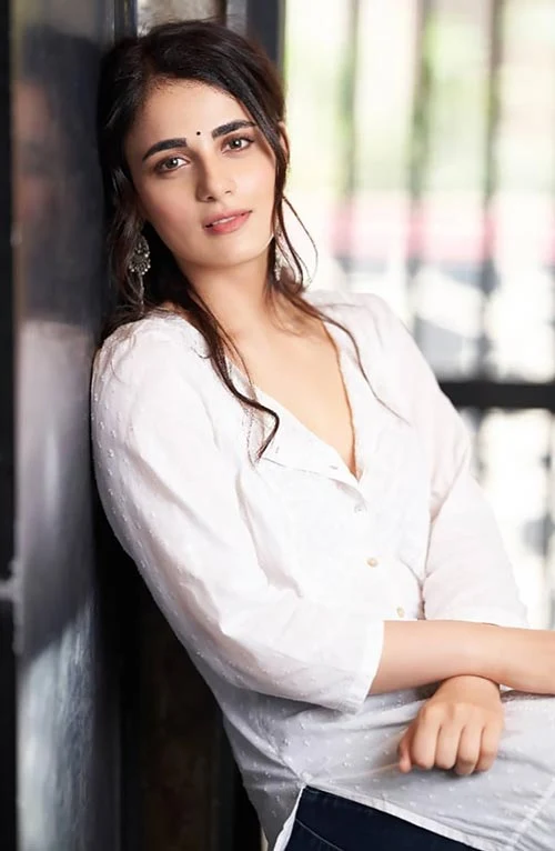 21 hot photos of Radhika Madan in stylish outfits - actress from Kuttey ...