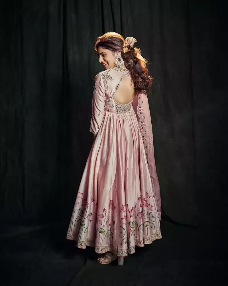 10 Sharmin Segal hot photos - Heeramandi actress. - SpideyPosts