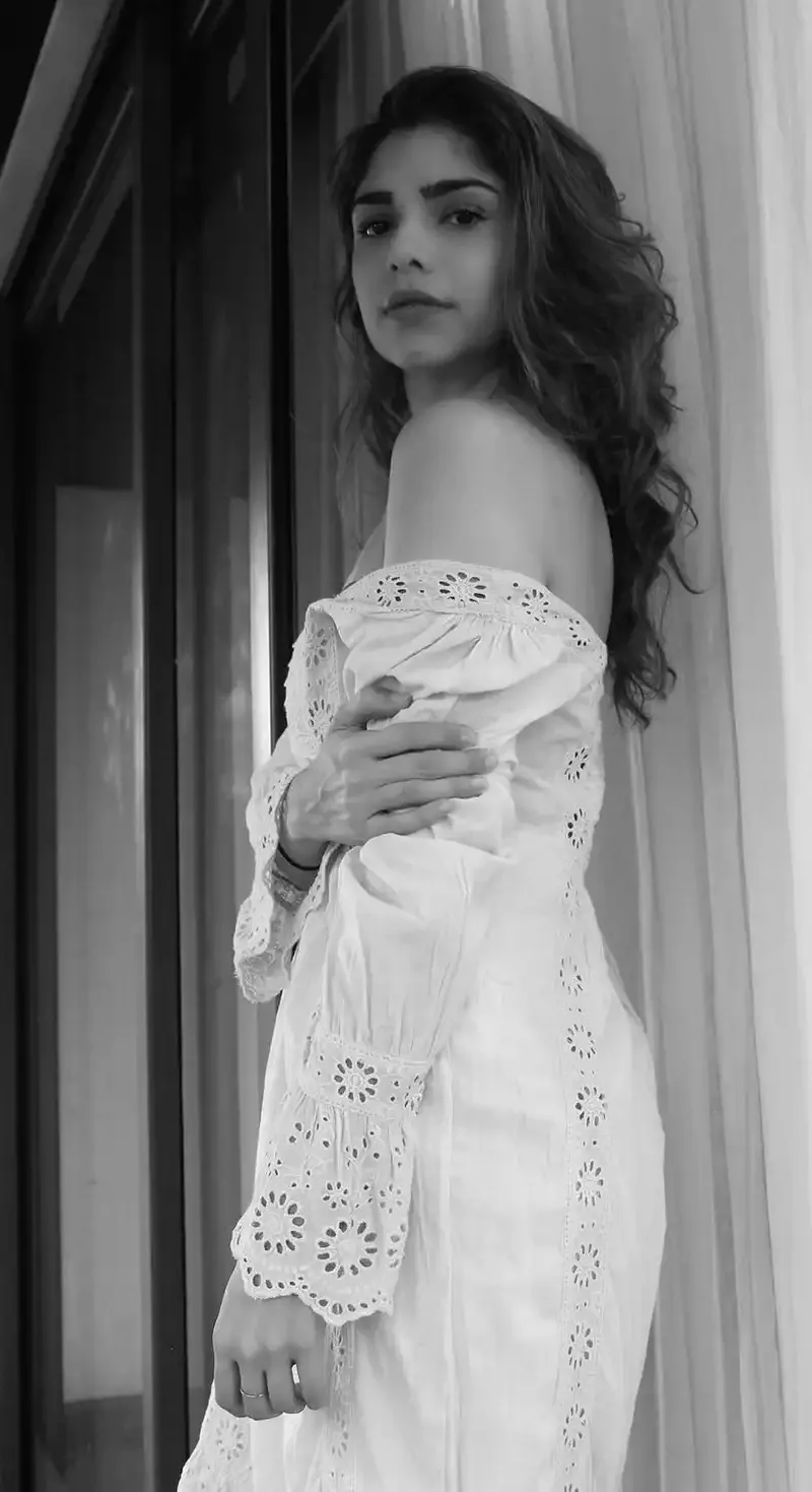 10 Sharmin Segal hot photos - Heeramandi actress. - SpideyPosts