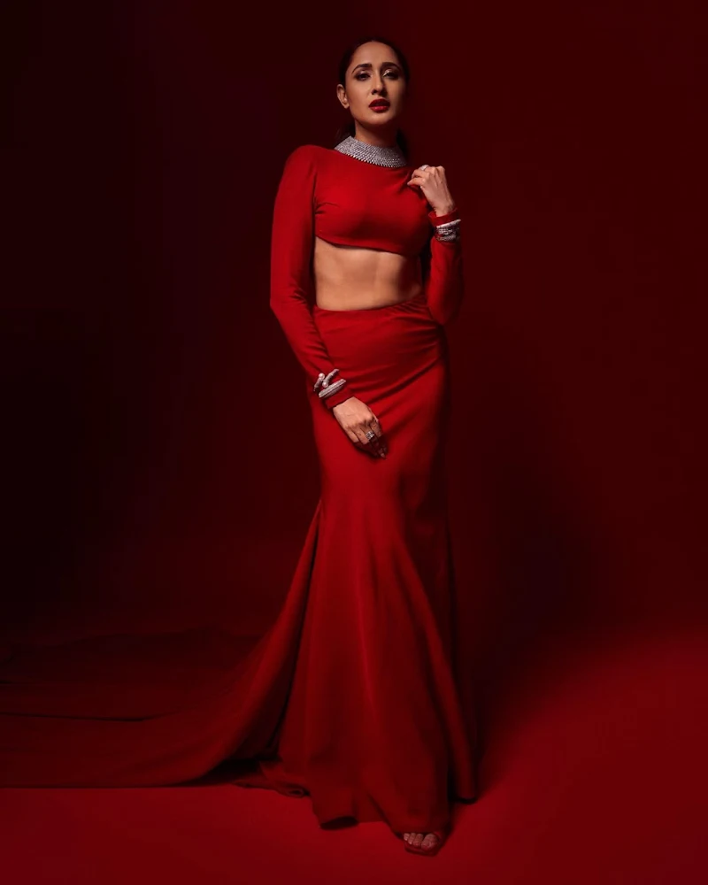 Pragya Jaiswal looks stunning hot in this red color co-ord attire ...