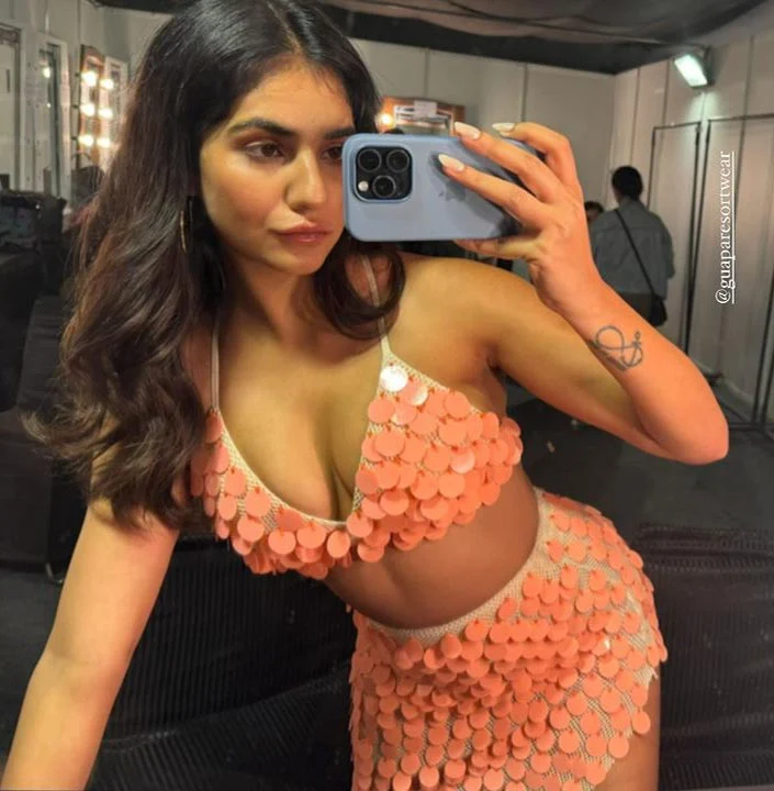 Radhika Seth put a busty display in this skimpy top for a fashion show - see pics and video ...